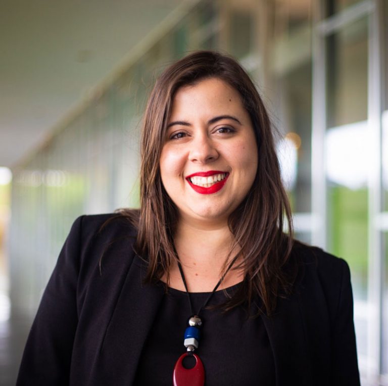 Sâmia Bomfim, deputada federal, participa de debate no Sindicato dos ...